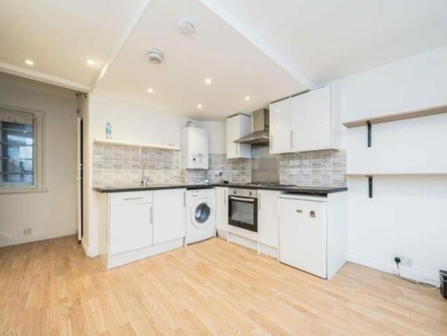 1 bedroom flat for rent in Kew Road, Richmond, TW9