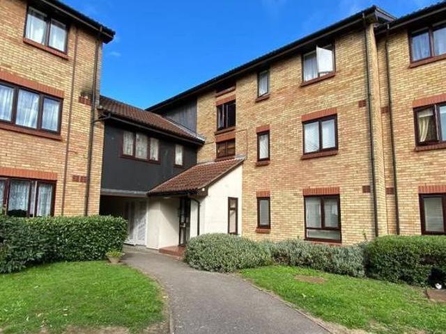 1 bedroom flat for rent in King Arthur CourtCheshuntWaltham CrossEN8