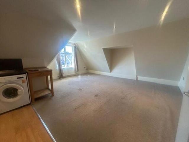 1 bedroom flat for rent in King Charles Road, Surbiton, KT5