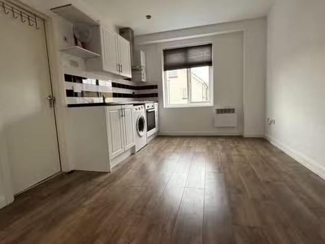 1 bedroom flat for rent in King Edward Road, Waltham Cross, EN8