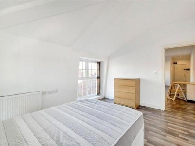 1 bedroom flat for rent in King Street, Twickenham, TW1