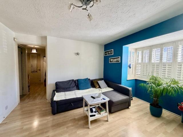 1 bedroom flat for rent in Kingfisher Way, London, NW10