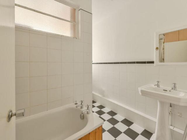1 bedroom flat for rent in Kings Court, Hamlet Gardens, Ravenscourt Park, London, W6