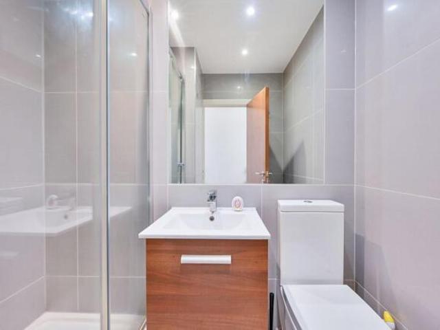 1 bedroom flat for rent in Kings Court, Ravenscourt Park, London, W6