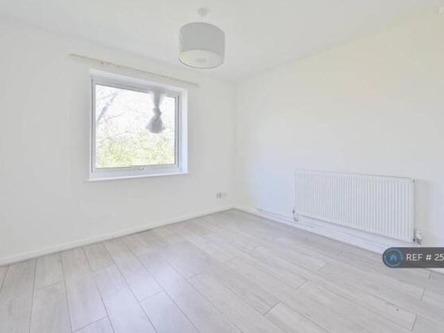 1 bedroom flat for rent in Lambert Court, Bushey, WD23