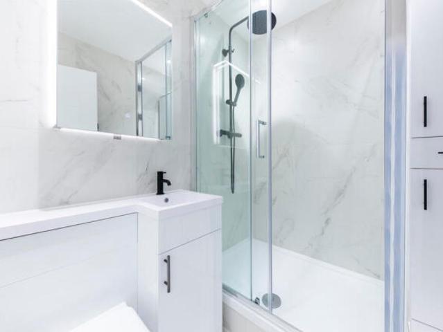 1 bedroom flat for rent in Lambton Road, SW20