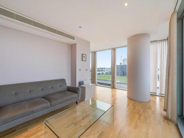 1 bedroom flat for rent in Landmark West Tower, Canary Wharf, London, E14