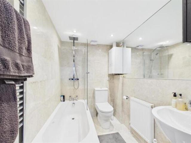1 bedroom flat for rent in Lansdown Crescent, GL50
