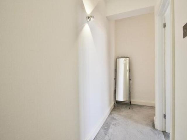 1 bedroom flat for rent in Latymer Court, Hammersmith Road, Hammersmith, W6