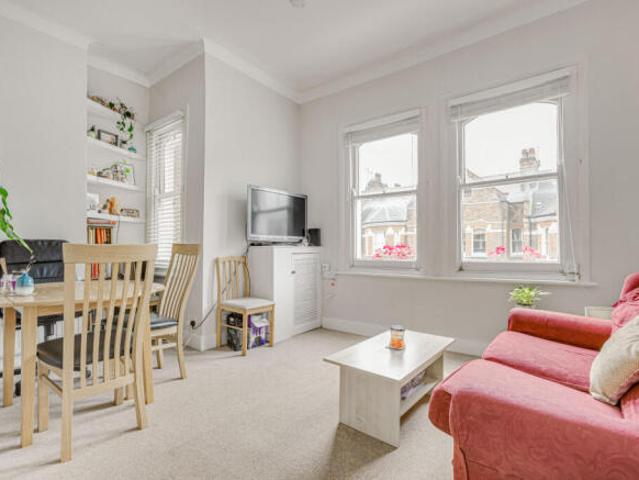 1 bedroom flat for rent in Lavender Gardens, Clapham Junction, SW11