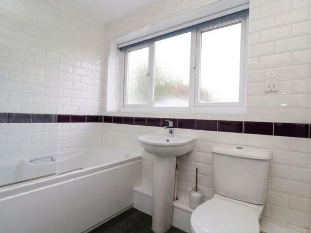 1 bedroom flat for rent in Lennard Road, Dunton Green, TN13