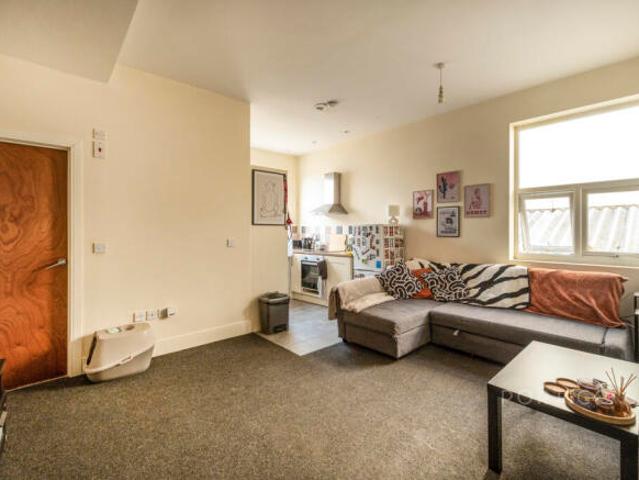 1 bedroom flat for rent in Lea Bridge Road, London, E17