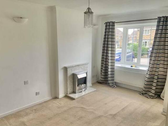 1 bedroom flat for rent in Lea Mill Park Close Yeadon LS19
