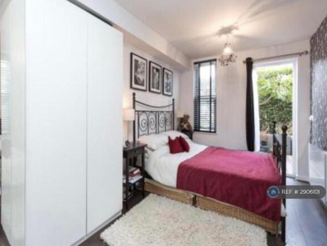 1 bedroom flat for rent in Leabank Square, London, E9