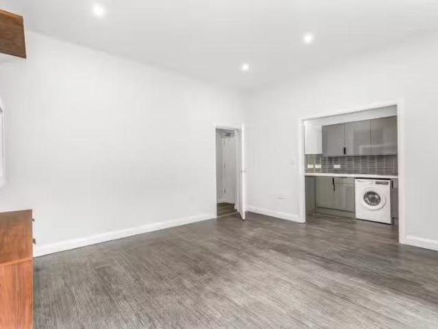 1 bedroom flat for rent in Leeds Road, Hipperholme, Halifax, HX3