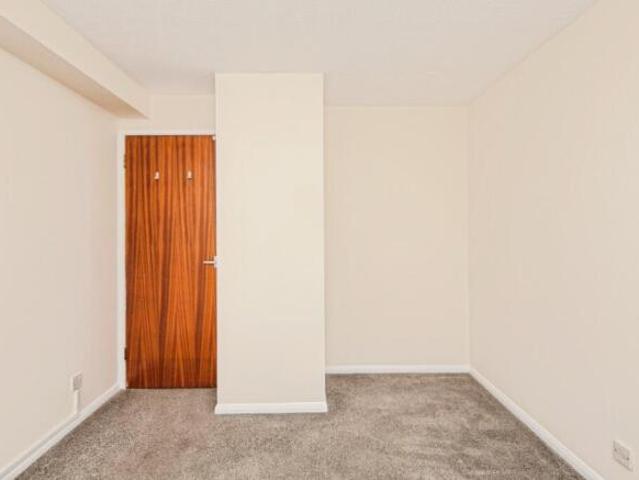 1 bedroom flat for rent in Linden Grove London SE15
