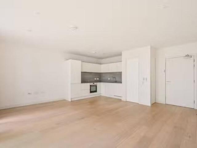 1 bedroom flat for rent in Liner House, E14, Royal Docks, Lond.