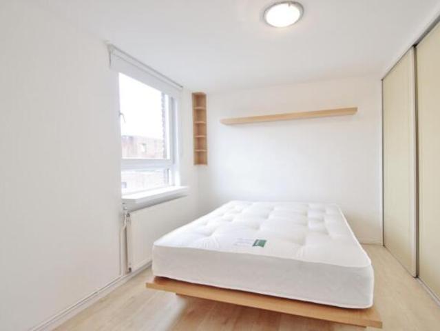 1 bedroom flat for rent in Lily Close, St Paul's Court, Hammersmith, W14