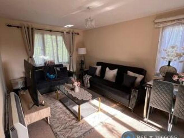 1 bedroom flat for rent in Littlebrook Avenue, Burnham, SL2