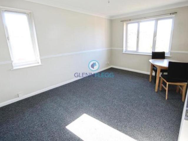 1 bedroom flat for rent in Littlebrook Avenue, Slough. SL2