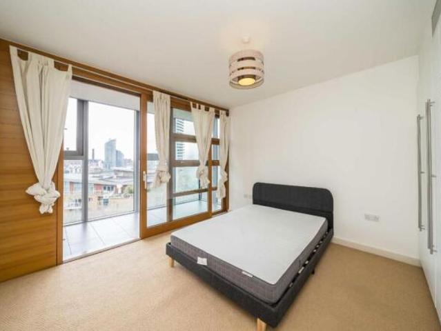 1 bedroom flat for rent in Lombard Road, Battersea, SW11