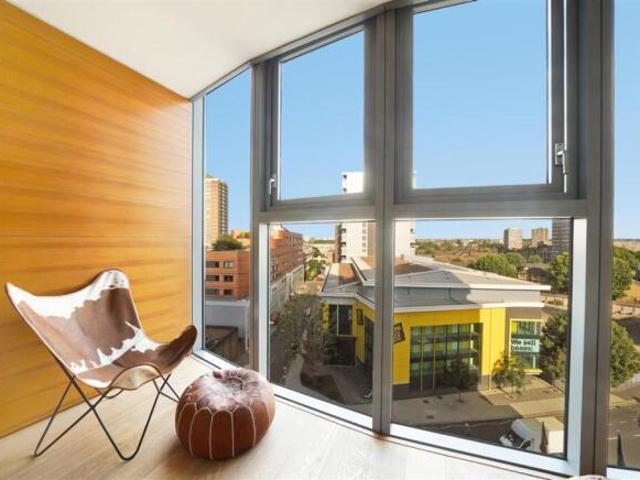 1 bedroom flat for rent in Lombard Road, SW11
