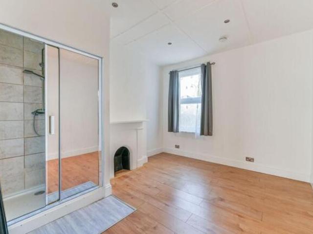 1 bedroom flat for rent in London Road, Hackbridge, Wallington, SM6