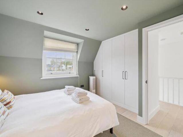 1 bedroom flat for rent in London W8