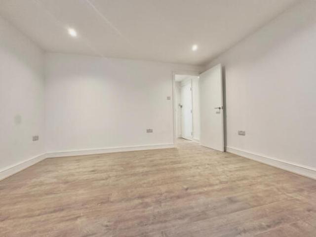 1 bedroom flat for rent in Longley Road, SW17 9LL, SW17