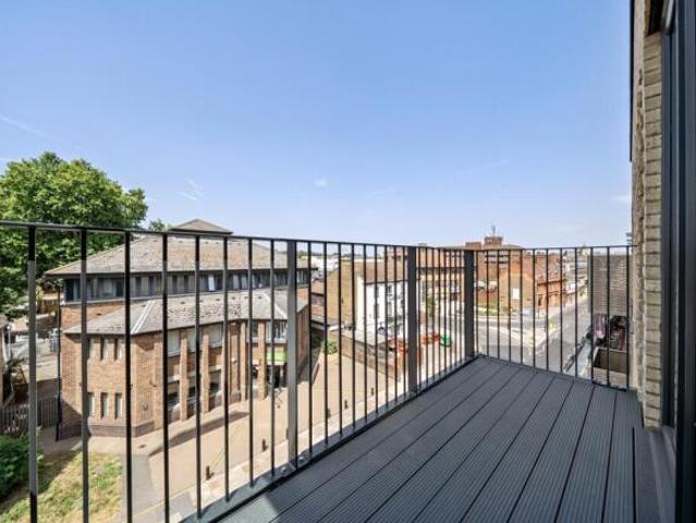 1 bedroom flat for rent in Lowfield Street Dartford DA1