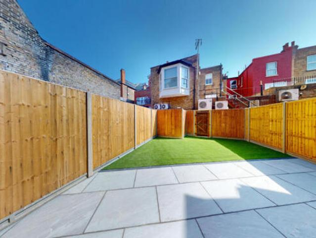 1 bedroom flat for rent in Lunar Court, Enfield, EN2