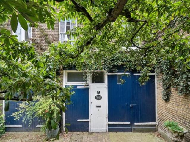 1 bedroom flat for rent in Lucerne Mews, London, W8