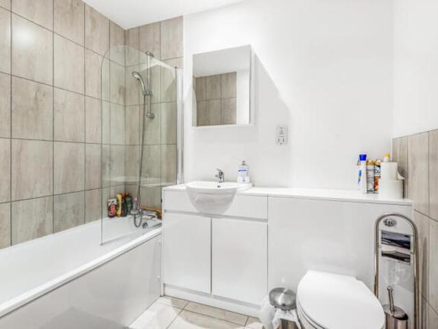 1 bedroom flat for rent in Lyons Way, Slough, SL2