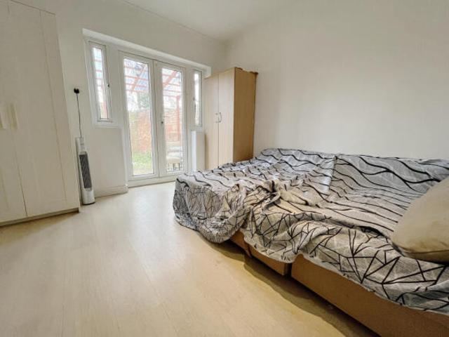 1 bedroom flat for rent in Mandeville Road, Isleworth, TW7