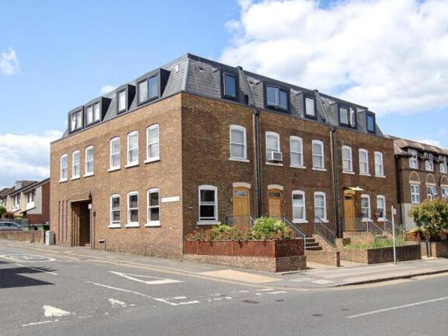 1 bedroom flat for rent in Manor Road, Wallington, SM6