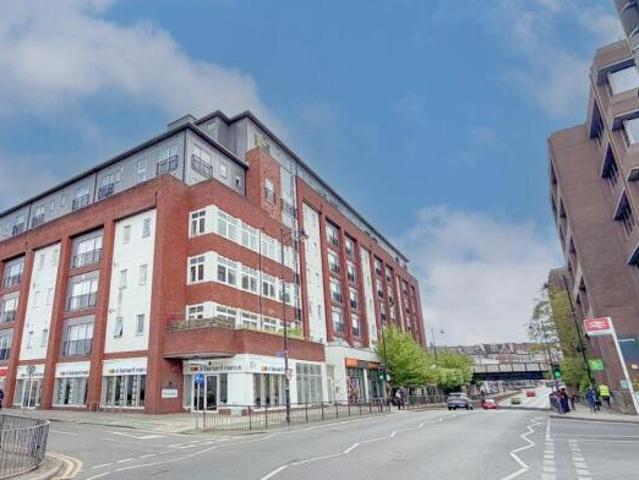 1 bedroom flat for rent in Manor Road, Wallington, Surrey. SM6 0AR, SM6