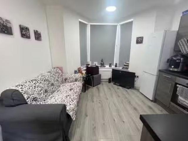 1 bedroom flat for rent in Mackintosh Place Cardiff, CF24
