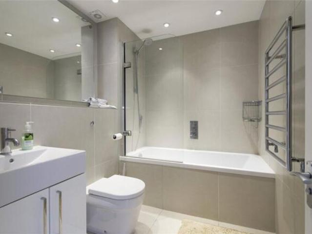 1 bedroom flat for rent in Malthouse Drive, Chiswick, W4