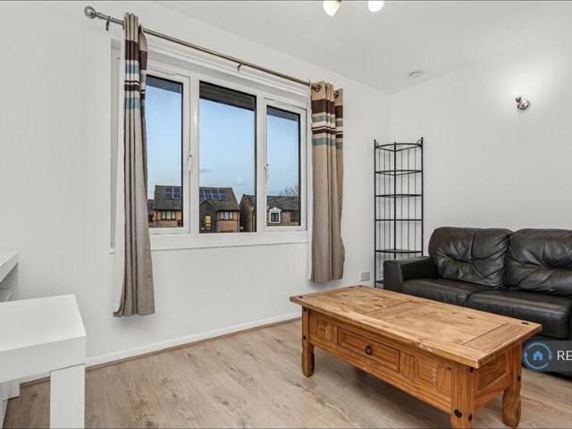 1 bedroom flat for rent in Maldon Close, London, E15