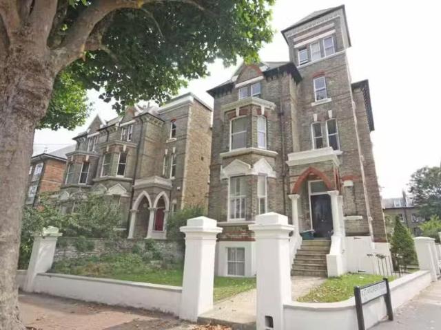 1 bedroom flat for rent in Maple Road, Surbiton, KT6