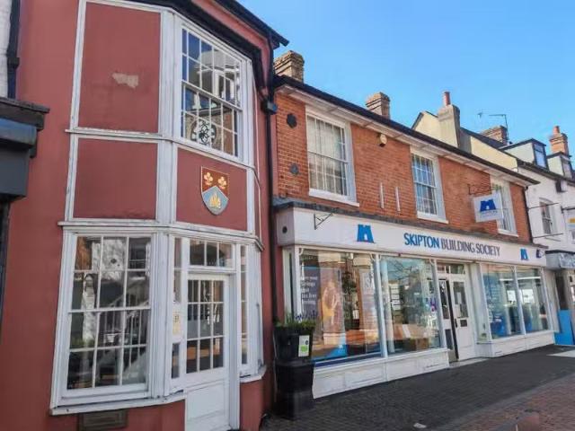 1 bedroom flat for rent in Market Square, Chesham, HP5