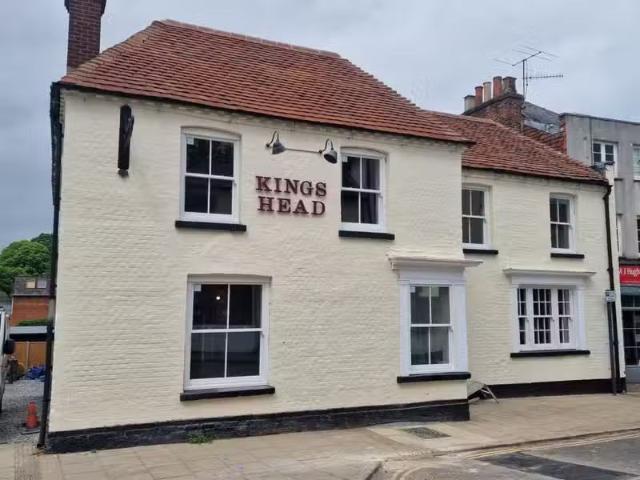 1 bedroom flat for rent in Market Street, Alton, Hampshire, GU34