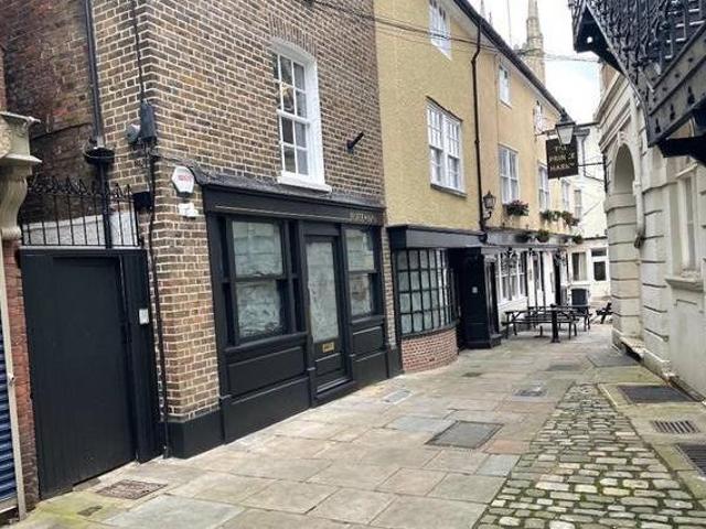 1 bedroom flat for rent in Market Street Windsor Berkshire SL4