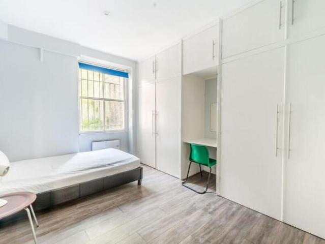 1 bedroom flat for rent in Marloes Road, Kensington, London, W8