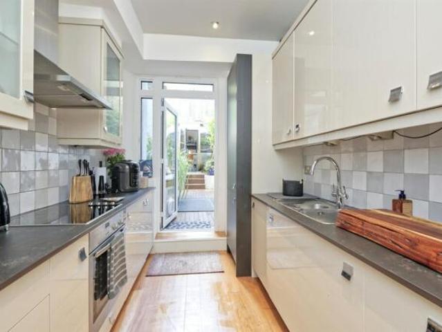 1 bedroom flat for rent in Marloes Road, London, W8