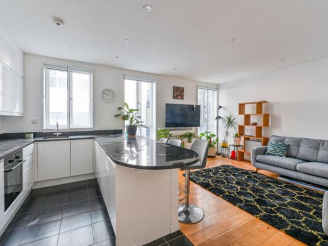 1 bedroom flat for rent in Marshall Street, Soho, London, W1F