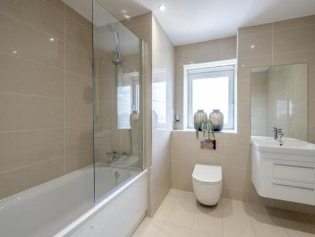 1 bedroom flat for rent in Mast Quay London SE18