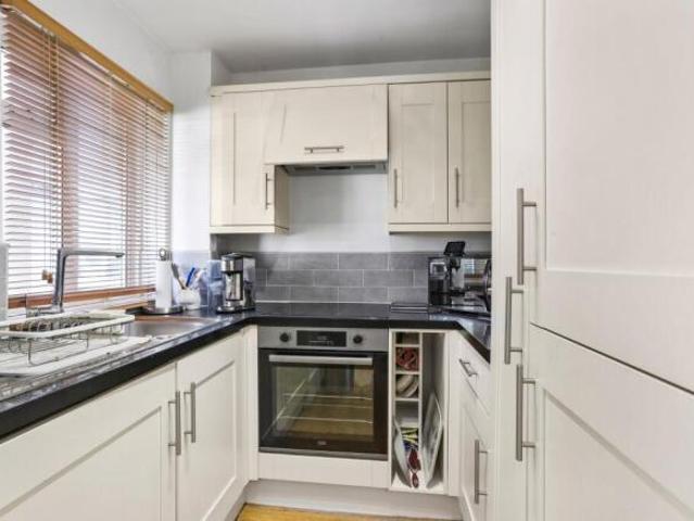 1 bedroom flat for rent in Mathon Ct, Cross Lane, Guildford, GU1