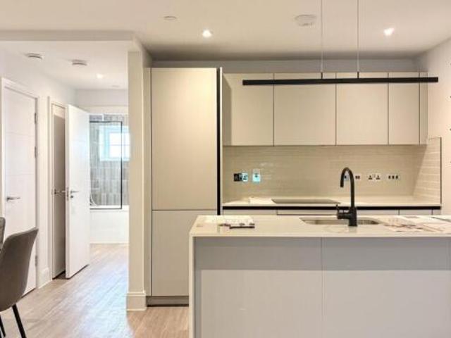 1 bedroom flat for rent in Memorial Avenue, Slough, Berkshire, SL1