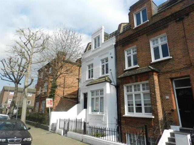 1 bedroom flat for rent in Meath Street, London, SW11